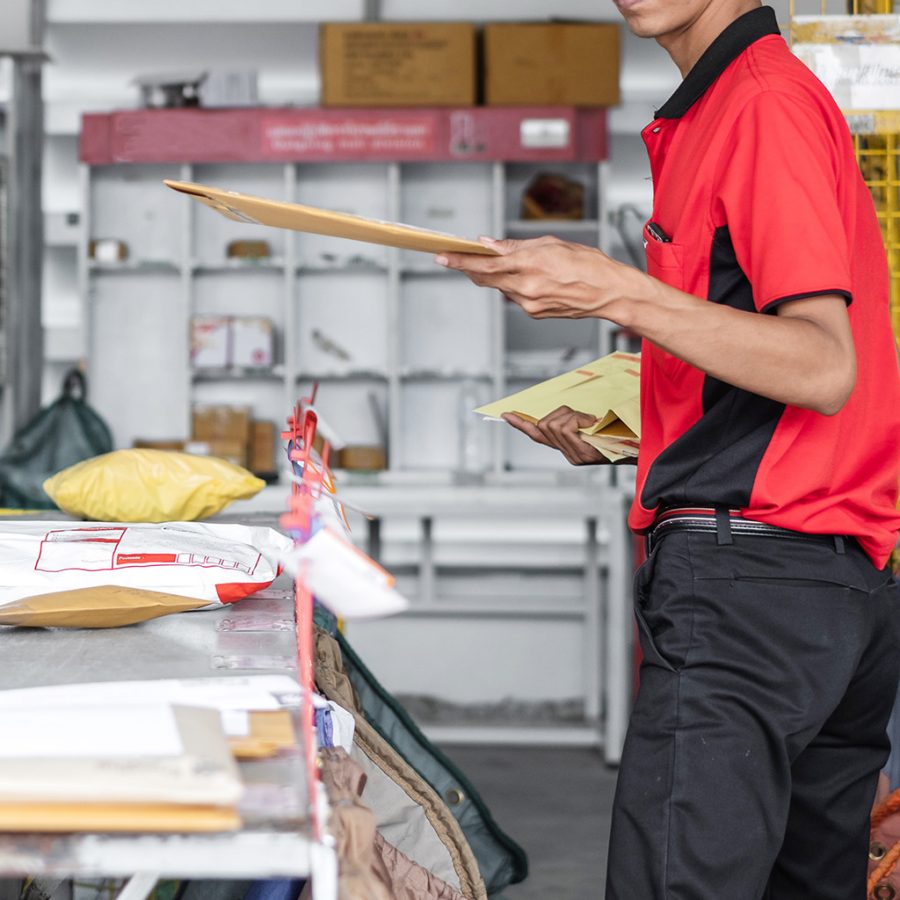 Insourcing vs. outsourcing: the strategic choice for your mail operations